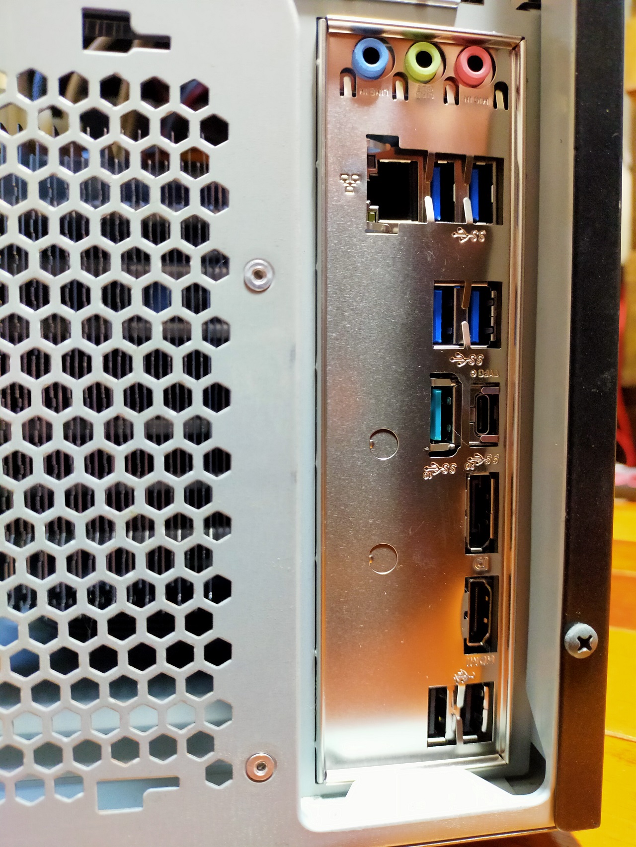 VAIO RCのケースで最新PC(Z790、第13世代CPU)を組み立てる#4 最低限の組み立て – nishy software (ja)