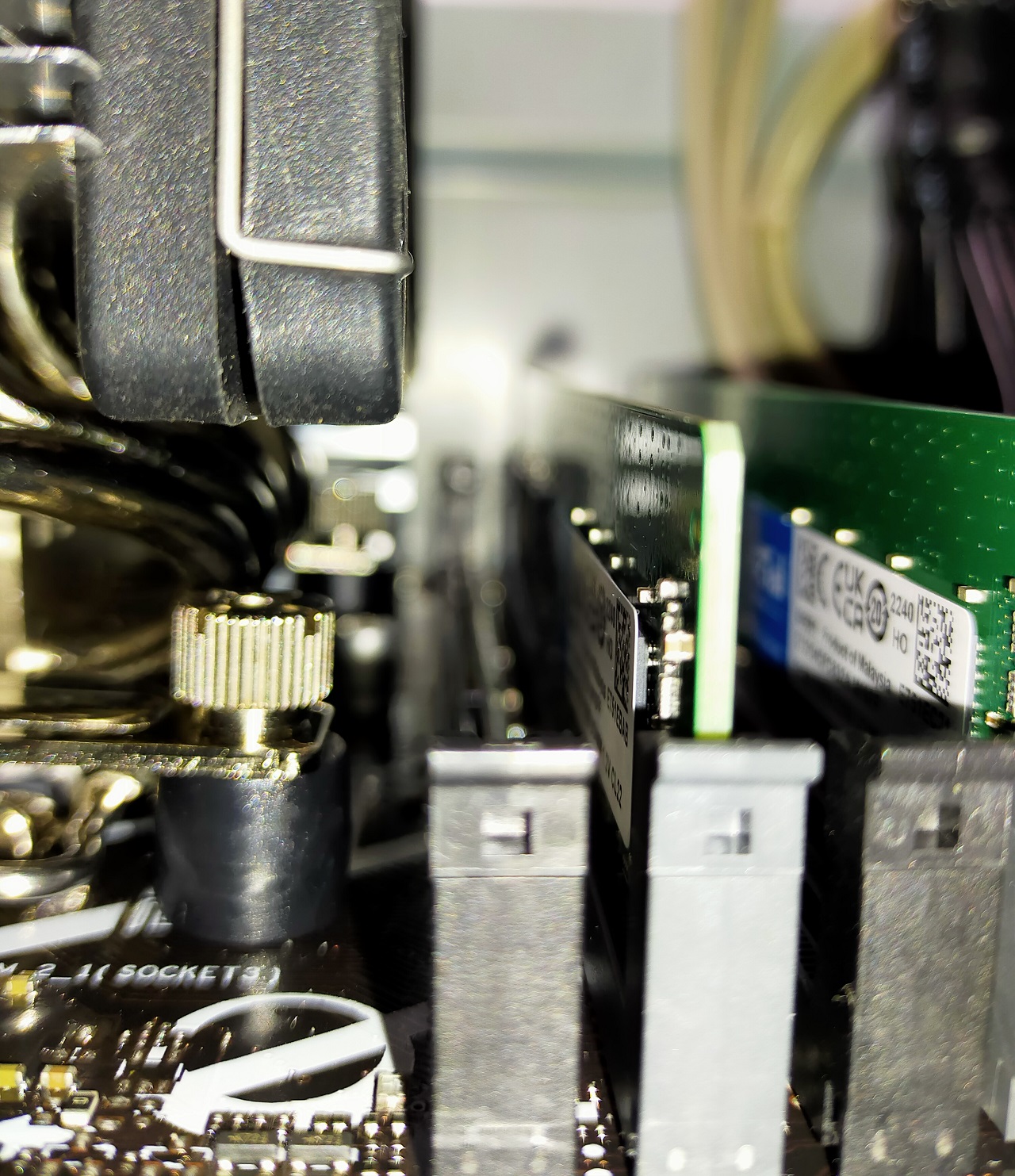 VAIO RCのケースで最新PC(Z790、第13世代CPU)を組み立てる#4 最低限の組み立て – nishy software (ja)